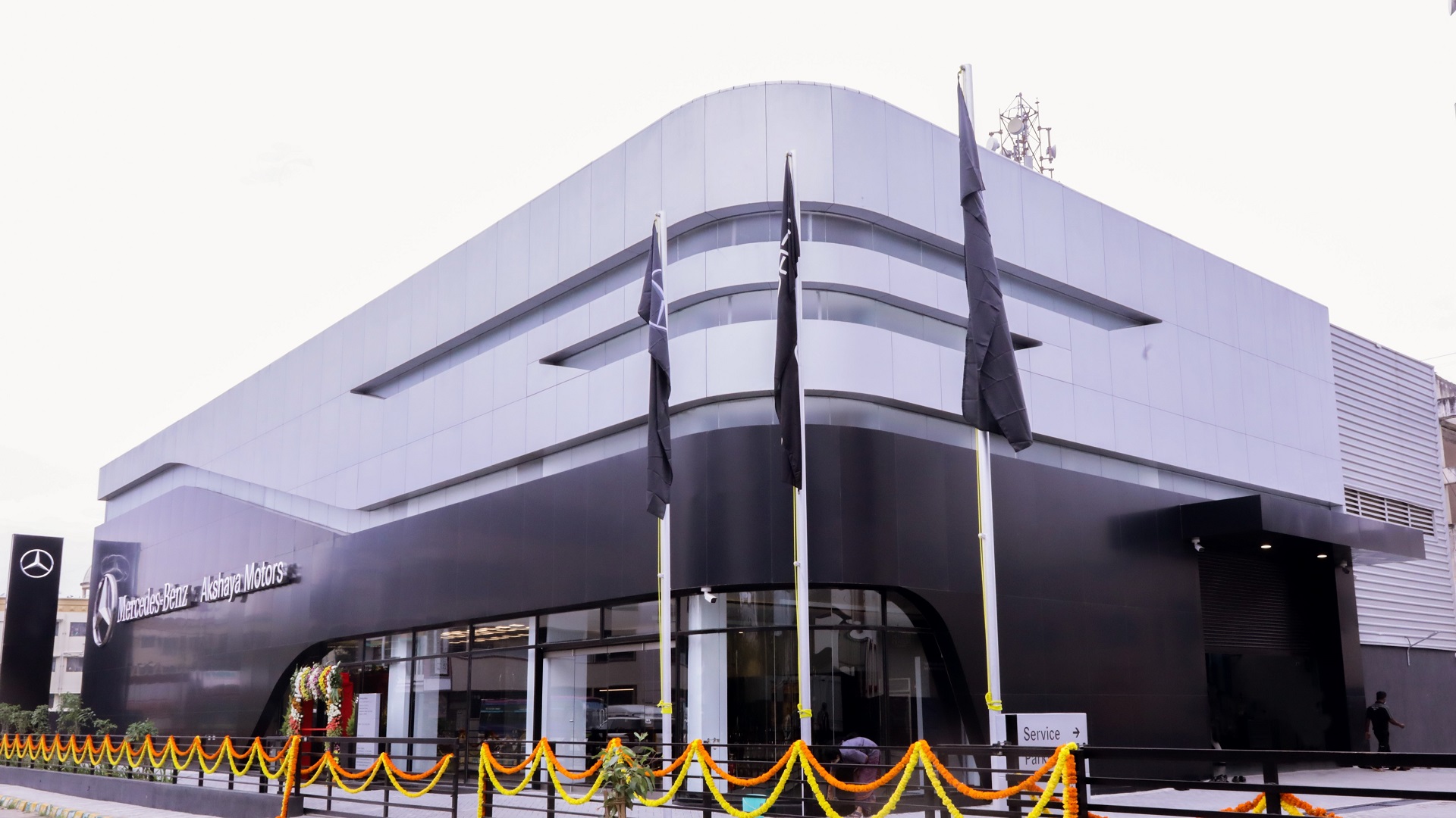 Bengaluru Gets A New Mercedes-Benz Workshop - CarSaar